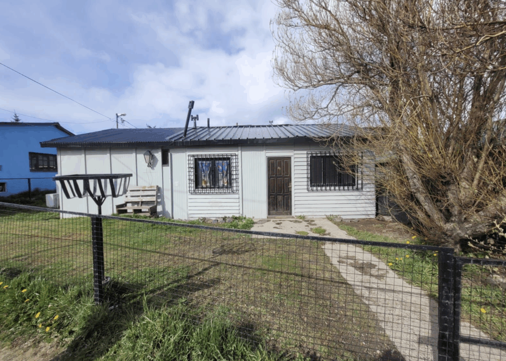 TERRENO EN VENTA DE 180.54 m² CON CASA HABITABLE CON 3 HABITACIONES ...